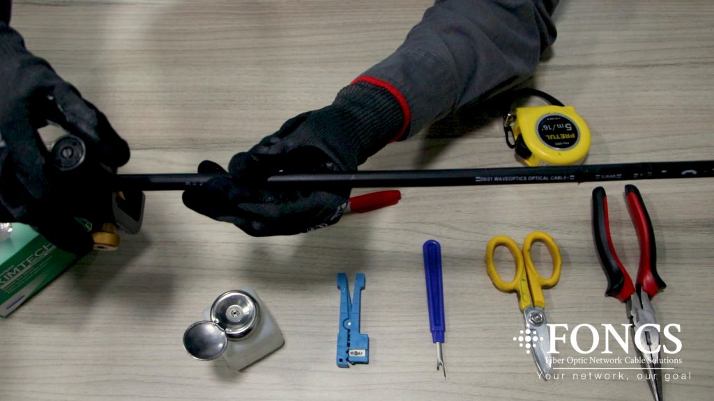 How to prepare a Fiber Optic Cable for Mid-Span Access - FONCS